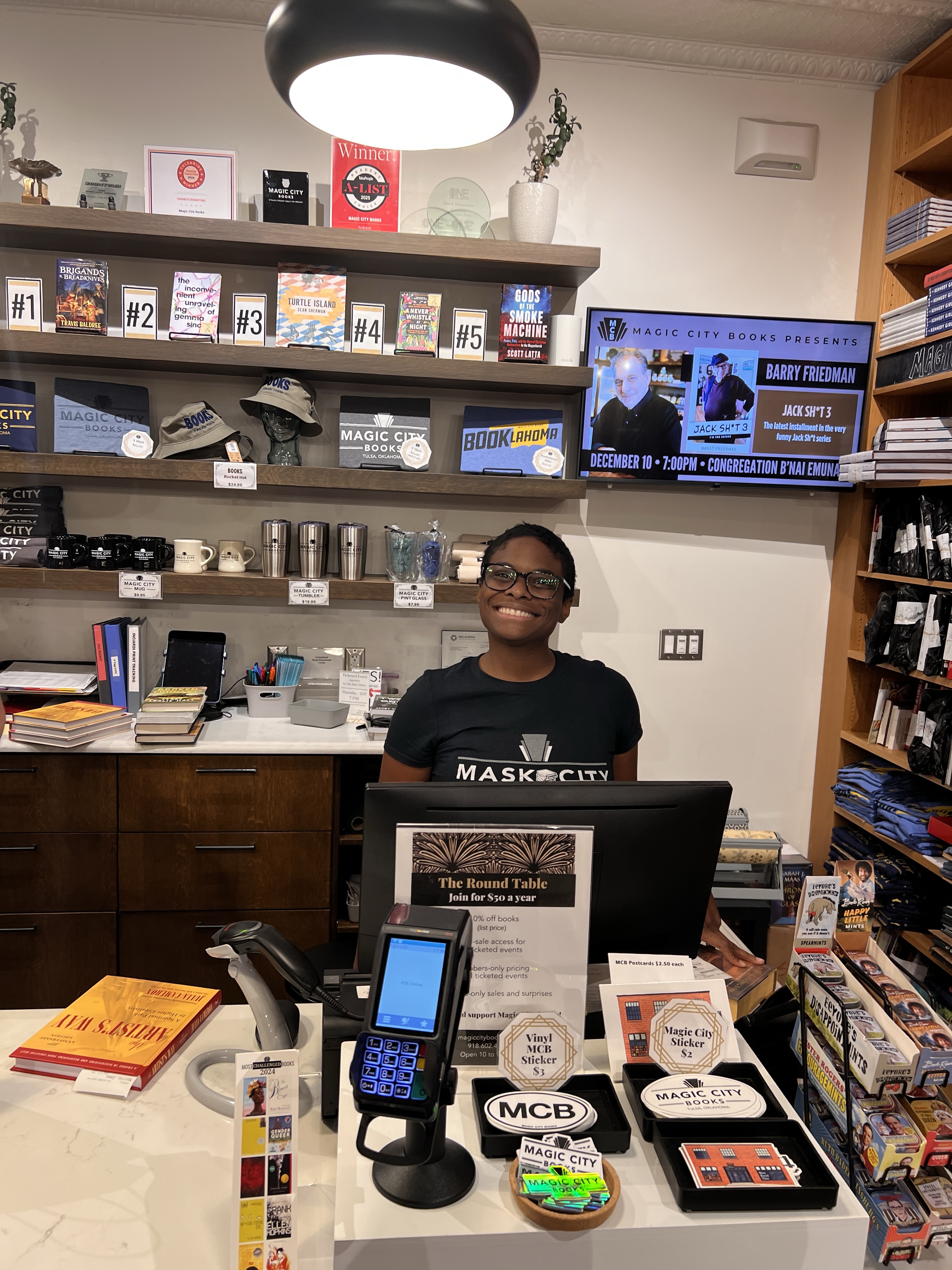 Why Working at an Independent Bookstore Changed My Life – Liosuelo